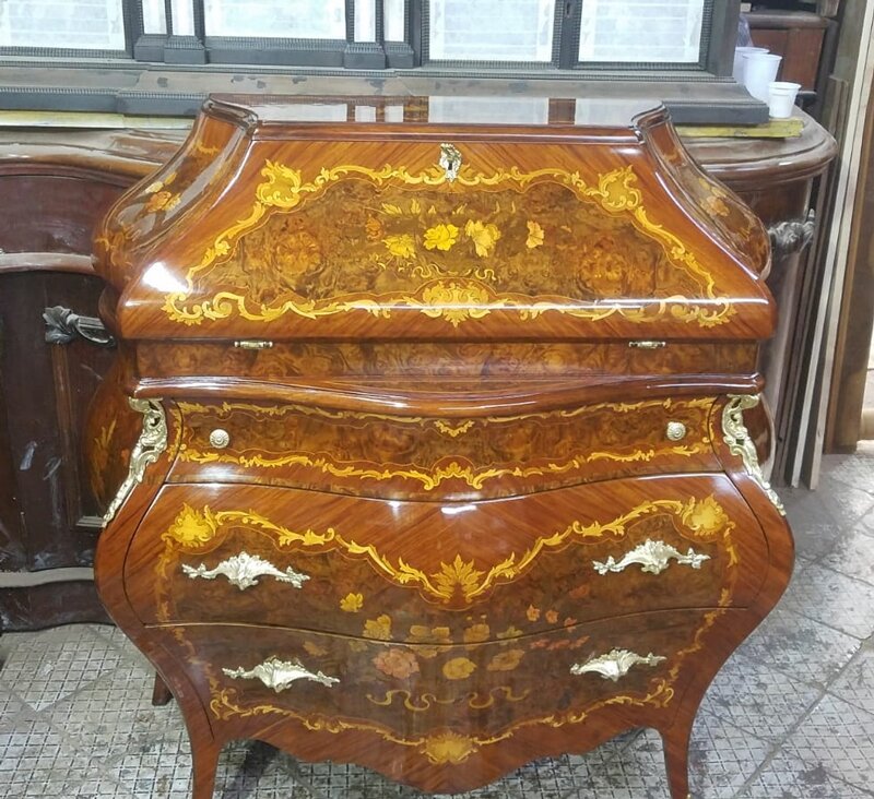 Antikacı dükkanları R & R - Restauro & Recuperi, Napoli, foto