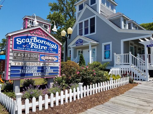 Alışveriş merkezleri Scarborough Faire Shopping Village, Kuzey Carolina Eyaleti, foto