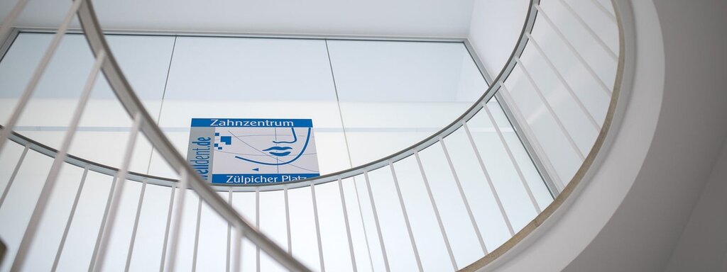 Özel ağız ve diş sağlığı klinikleri ve muayenehaneleri Zahnzentrum am Zülpicher Platz, Köln, foto