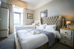 The Central Hotel (Wales, Conwy, Llandudno, Mostyn Broadway), otel  Llandudno'dan