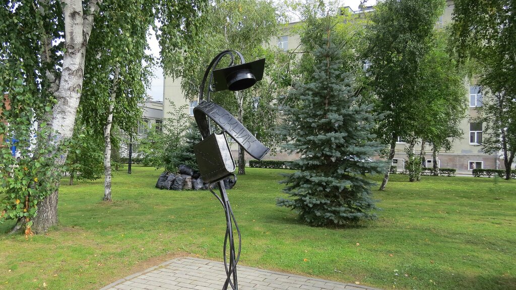 Park, sokak heykeli Выпускник, Tiumen, foto