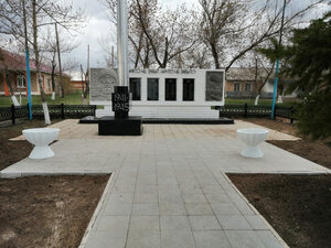 Обелиск воинам, погибшим в годы Великой Отечественной войны 1941-1945 гг. (Orenburg Region, Novosergiyevskiy rayon, selo Kuvay), anıt, heykel  Orenburgskaya oblastından
