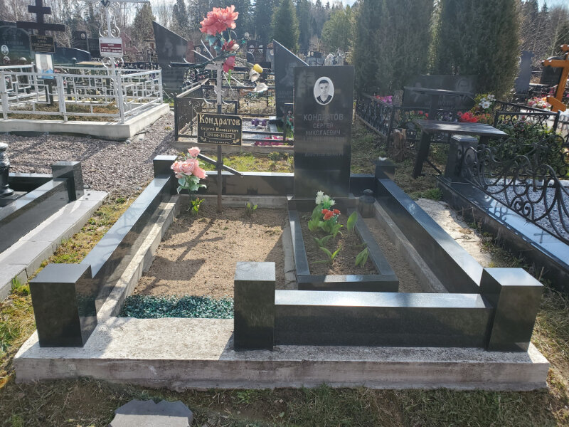 Ünlü kişilerin mezarları Кондратов Сергей Николаевич, Zelenograd, foto