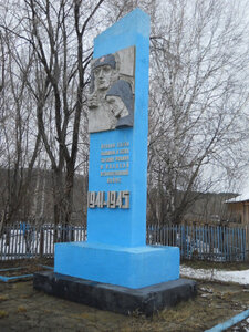 Обелиск участникам Великой Отечественной войны, 1941-1945 гг. (Perm Territory, Suksunskiy gorodskoy okrug, selo Tis, Sovetskaya ulitsa), anıt, heykel  Permski krayından