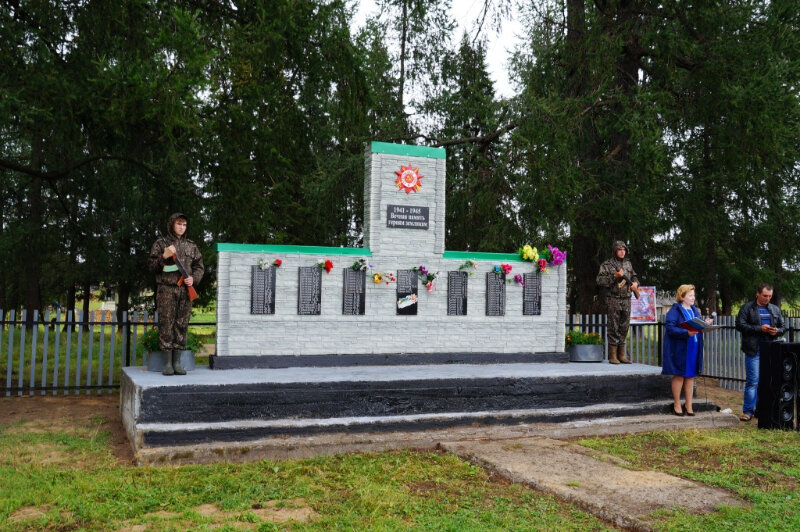 Anıt, heykel Участникам Великой Отечественной войны, Komi, foto