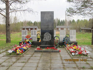 Обелиск воинам-землякам, погибшим в годы Великой Отечественной войны 1941-1945 гг. (Archangel Region, Lenskiy rayon, selo Kozmino), anıt, heykel  Arhangelskaya oblastından