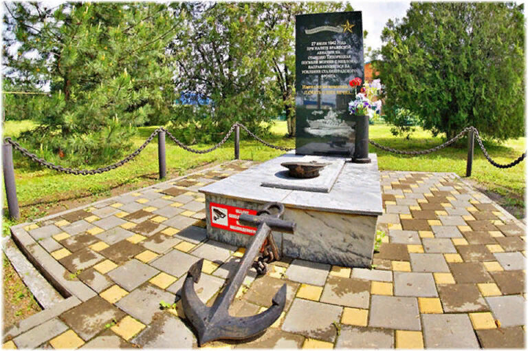 Anıt, heykel Морякам, погибшим 27 июля 1942 г., Tihoretsk, foto