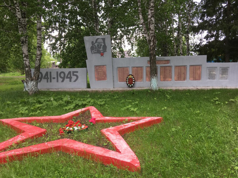 Anıt, heykel Воинам-землякам, погибшим в годы Великой Отечественной войны, Sverdlovskaya oblastı, foto