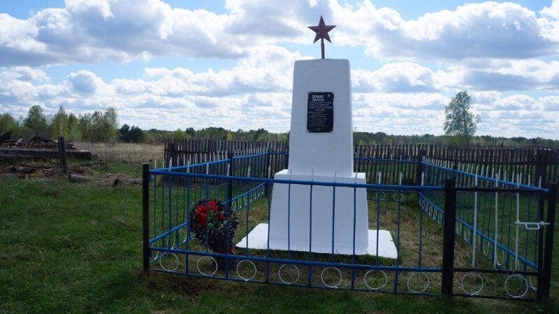 Anıt, heykel Героям Великой Отечественной войны в деревне Царицынка, Tomskaya oblastı, foto
