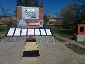 Братская могила (Rostov Region, Kasharskiy District, khutor Talloverov), anıt, heykel  Rostovskaya oblastından