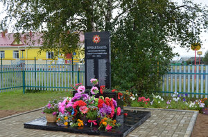 Односельчанам-участникам Великой Отечественной войны 1941-1945 гг. (Khanty-Mansi Autonomous Area, Beloyarskiy rayon, selskoye poseleniye Polnovat, selo Vanzevat, Shkolnaya ulitsa), anıt, heykel  Hantı‑Mansi Özerk Okrugu'ndan