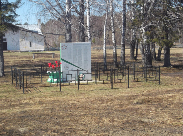 Anıt, heykel Воинам-победителям, Tümen (Tiumenskaya) oblastı, foto