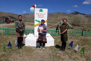 Памятник Великой Отечественной войне (Republic of Tuva, Tes-Khemskiy kozhuun, sumon U-Shynaa, selo Khol-Oozhu), anıt, heykel  Tuva'dan