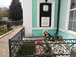 А.П. Ермолов (ulitsa Leskova No:17А), ünlü kişilerin mezarları  Orel'den