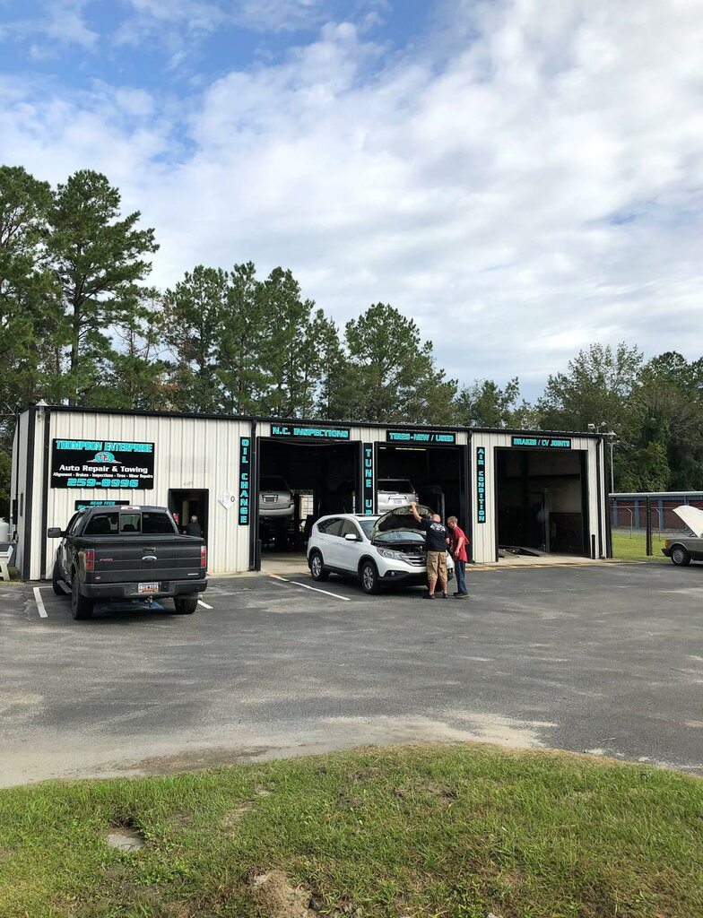 Otomobil ekspertizi Thompson Enterprise of Burgaw, Kuzey Carolina Eyaleti, foto