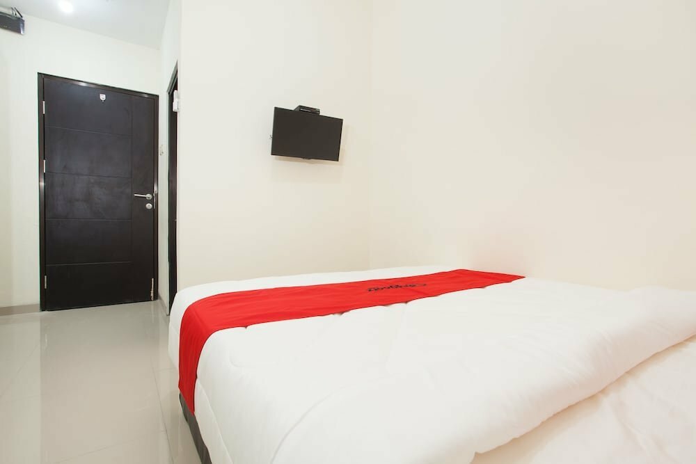 Otel RedDoorz Plus @ K23 Rungkut Madya, Surabaya, foto