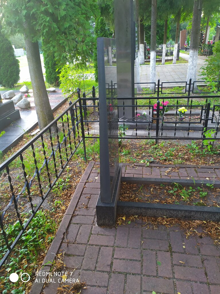 Ünlü kişilerin mezarları Герой Советского Союза Н.В. Богданов, Briansk, foto