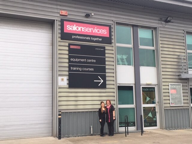 Kuaförler Salon Services, İngiltere, foto