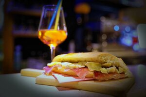 Clev Cafè Pub (Tuscany, Provincia di Siena, SP20), bar  Toskana'dan