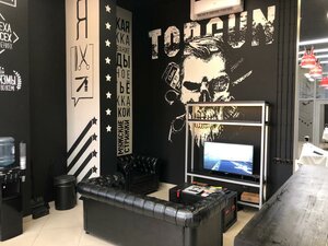 Topgun (Prosvescheniya Avenue No:15, Saint Petersburg), berberler  Saint‑Petersburg'dan