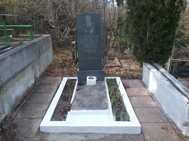 Ünlü kişilerin mezarları Герой Советского Союза С.П. Бедненко, Kırım Cumhuriyeti, foto