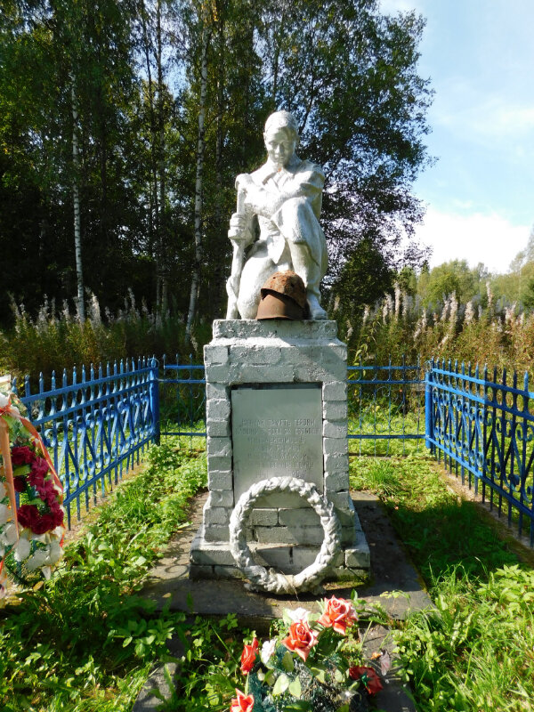 Anıt, heykel Воинское захоронение д. Овчинники, Tverskaya oblastı, foto