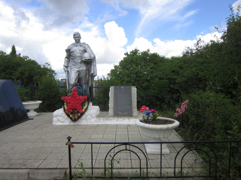 Anıt, heykel Братское захоронение, Orlovskaya oblastı, foto