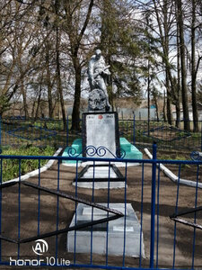 Братская могила где захоронены 73 павших воина (Oryol Region, Soskovskiy rayon, selo Ryzhkovo), anıt, heykel  Orlovskaya oblastından
