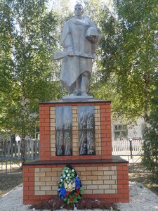 Никто не забыт, ничто не забыто (Chuvash Republic, Alatyrskiy munitsipalny okrug, selo Mezhdurechye), anıt, heykel  Çuvaşya'dan