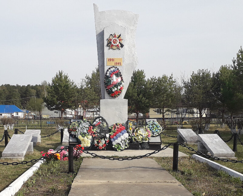 Anıt, heykel Воинам, погибшим в годы Великой Отечественной войны, Tümen (Tiumenskaya) oblastı, foto