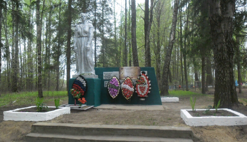 Anıt, heykel Скорбящая мать, Smolenskaya oblastı, foto