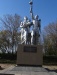 Памятник участникам Великой Отечественной войны (Svetlaya ulitsa No:11, selo Rodnichny Dol), anıt, heykel  Orenburgskaya oblastından