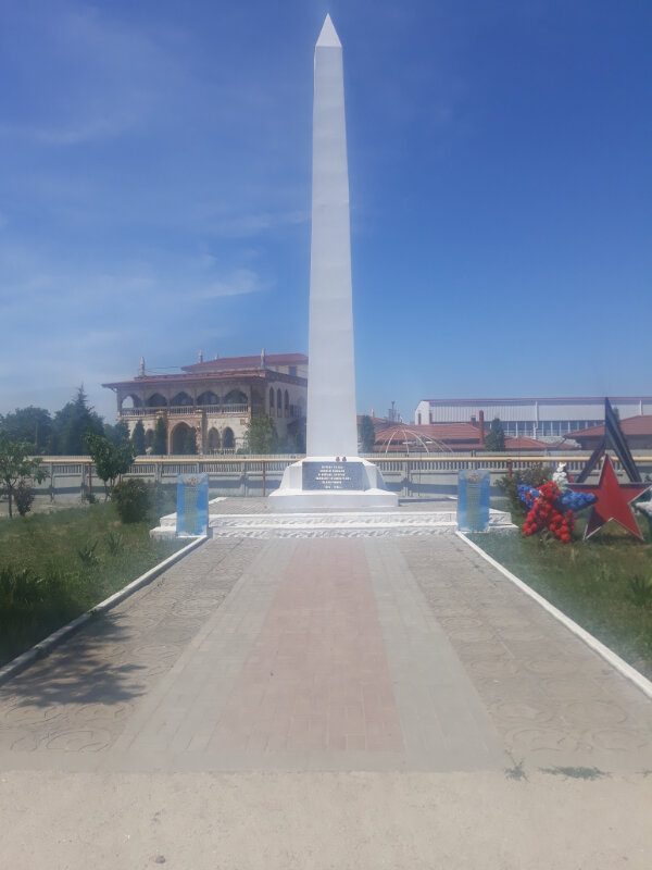Anıt, heykel Братская могила советских воинов, Kırım Cumhuriyeti, foto