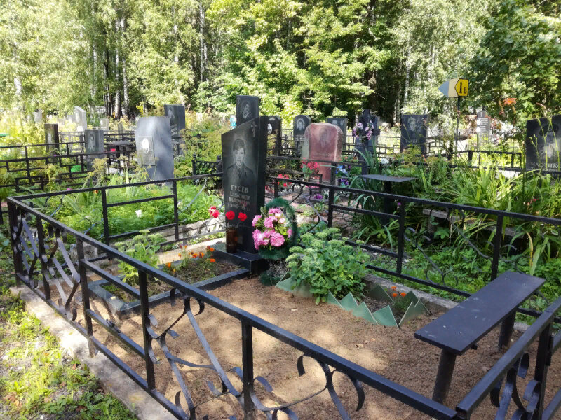 Ünlü kişilerin mezarları Рядовой Александр Валерьевич Гусев, Dolgoprudny, foto