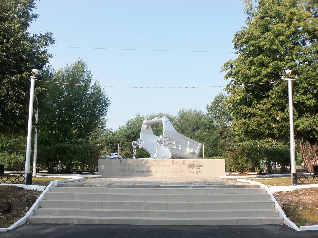 Teknoloji anıtı Памятник-ковш экскаватора ЭШ-15/90, Raychihinsk, foto