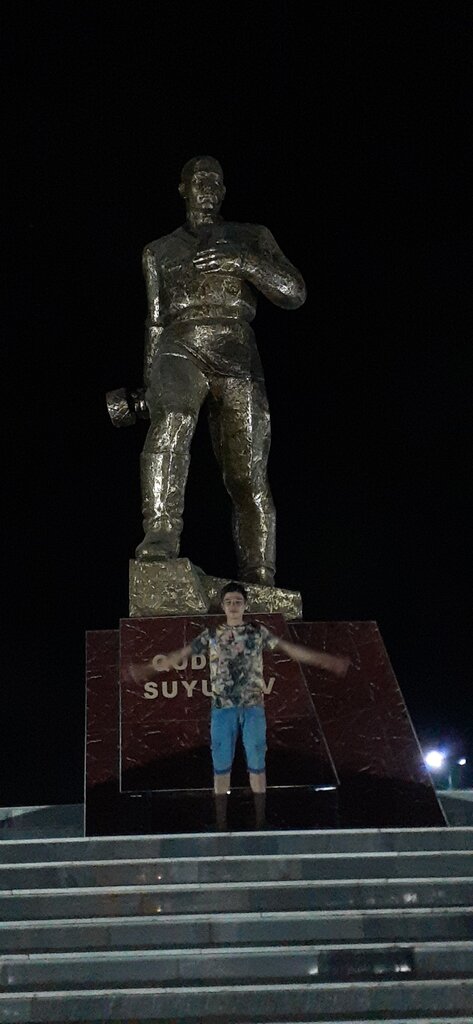 Park, sokak heykeli Qudrat Suyunov, Semerkant eyaleti, foto