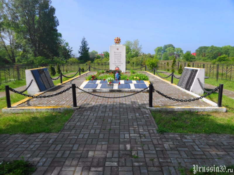 Anıt, heykel Братская могила советских воинов, Baltiysk, foto