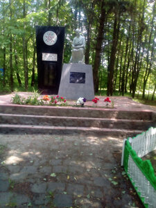 Мемориал Скорбящая мать (Bryansk Region, Zlynkovskiy rayon, Shcherbinichskoye selskoye poseleniye, selo Bolshiye Shcherbinichi), anıt, heykel  Brianskaya oblastından