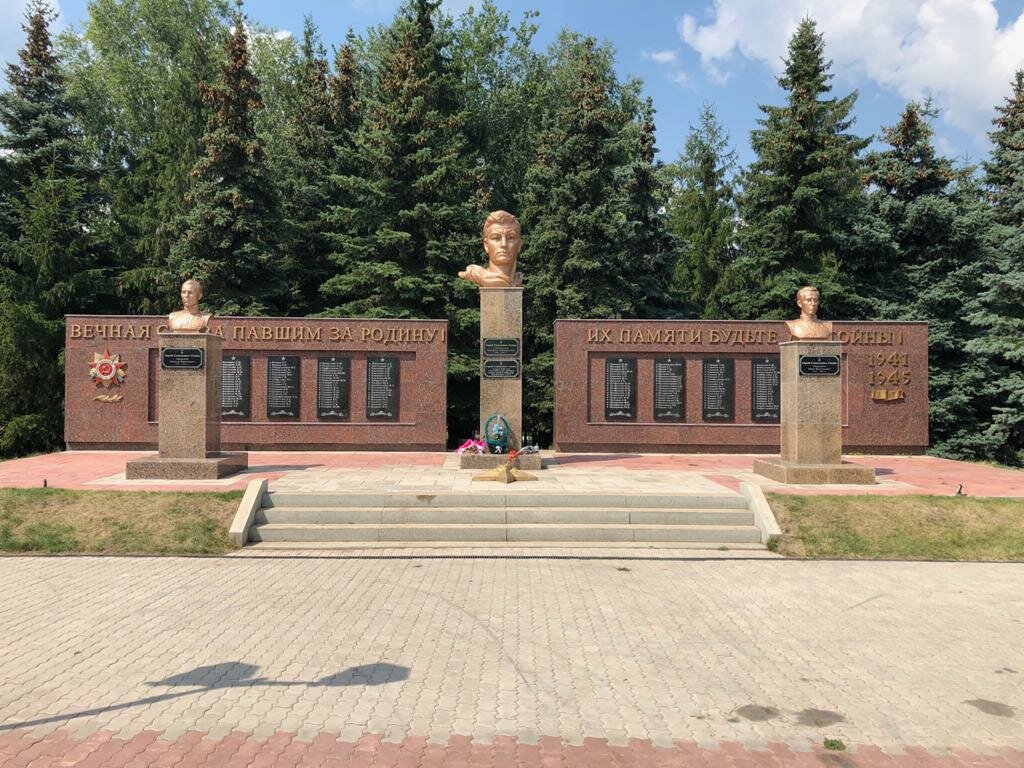 Anıt, heykel Герой Советского Союза М.Х. Губайдуллин, Başkurdistan, foto