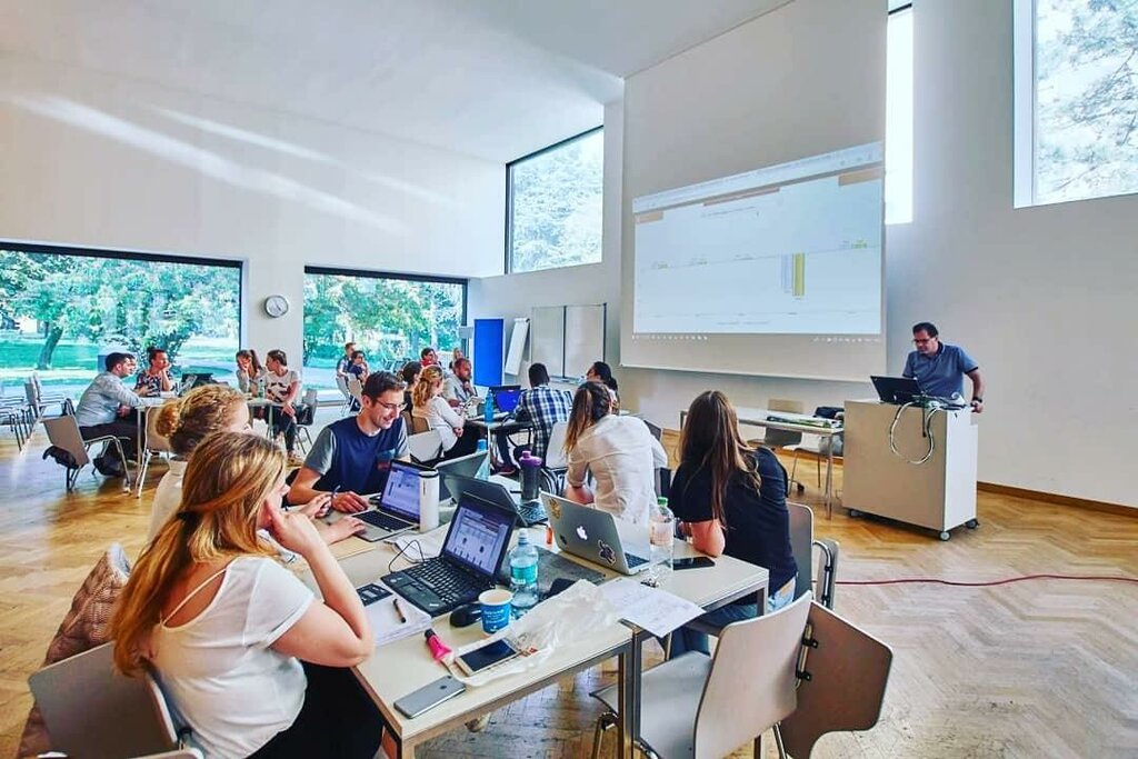 Kişisel gelişim merkezi Biz talk Language Consulting Grill Kg, Viyana, foto