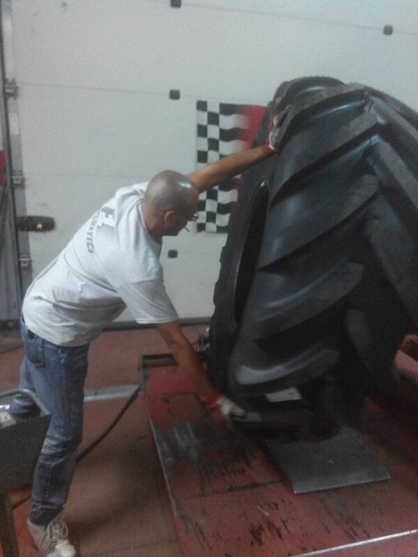 Jant ve lastikçiler F1 Pneumatici, Sicilya, foto