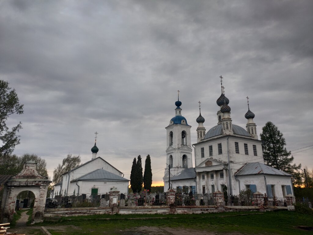 Ortodoks kiliseleri Tserkov Pokrova Presvyatoy Bogoroditsy V Tolgobole, Yaroslavskaya oblastı, foto