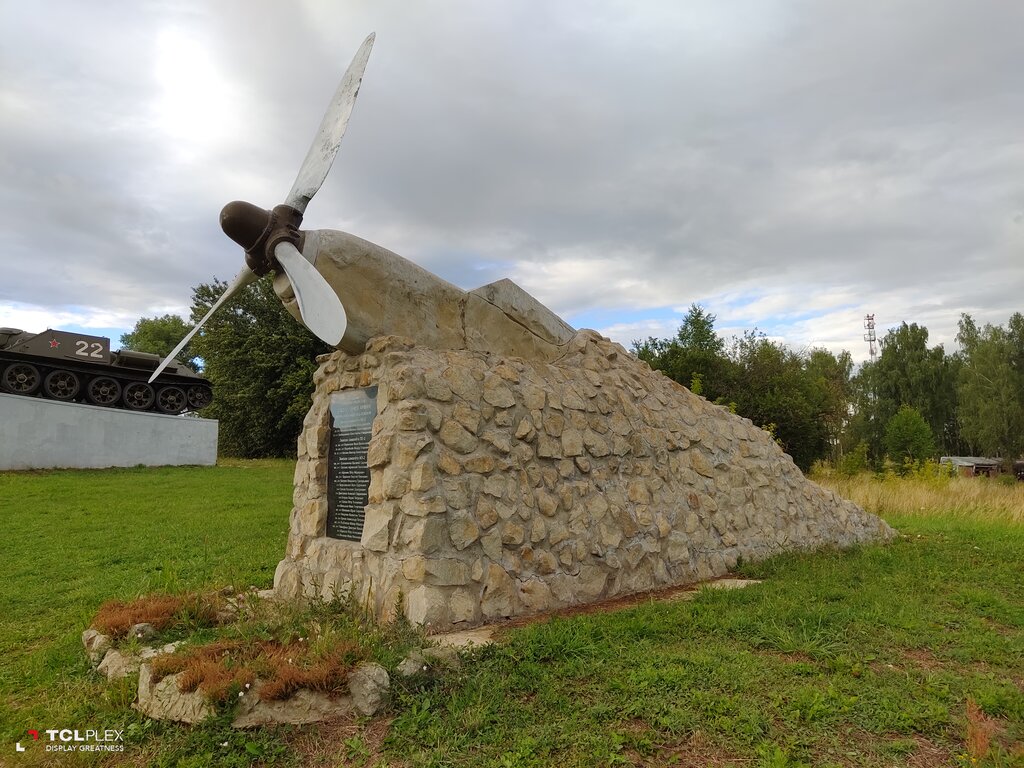 Anıt, heykel Омским лыжникам, Brianskaya oblastı, foto