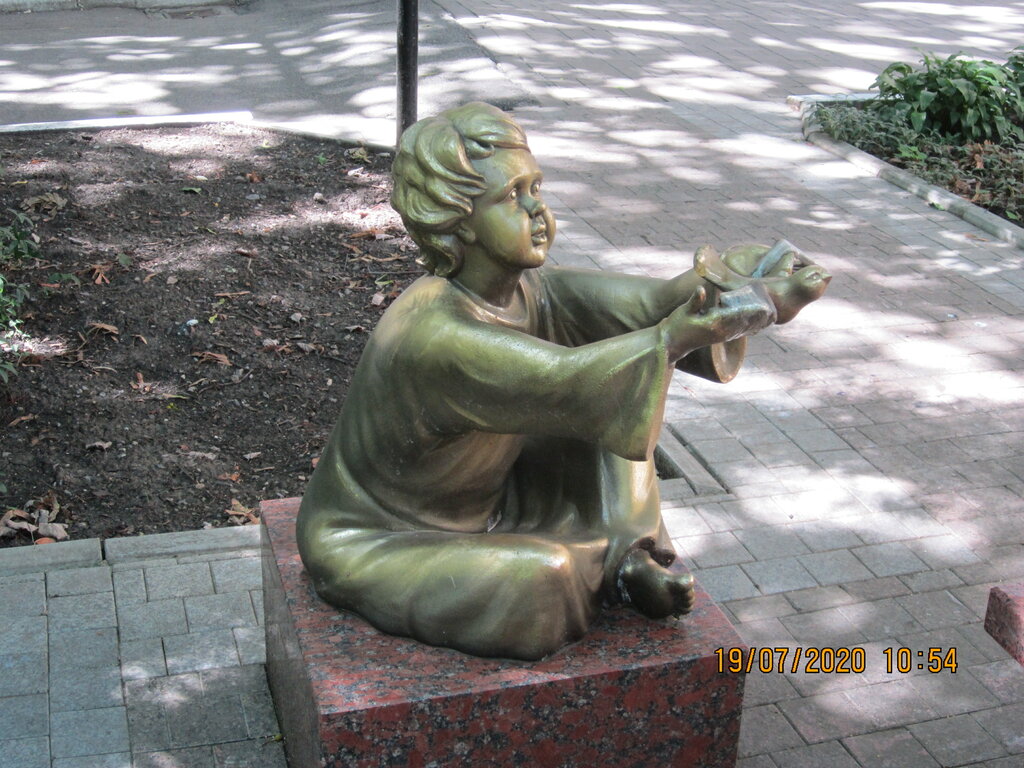 Anıt, heykel Скала Памяти, Donetsk, foto