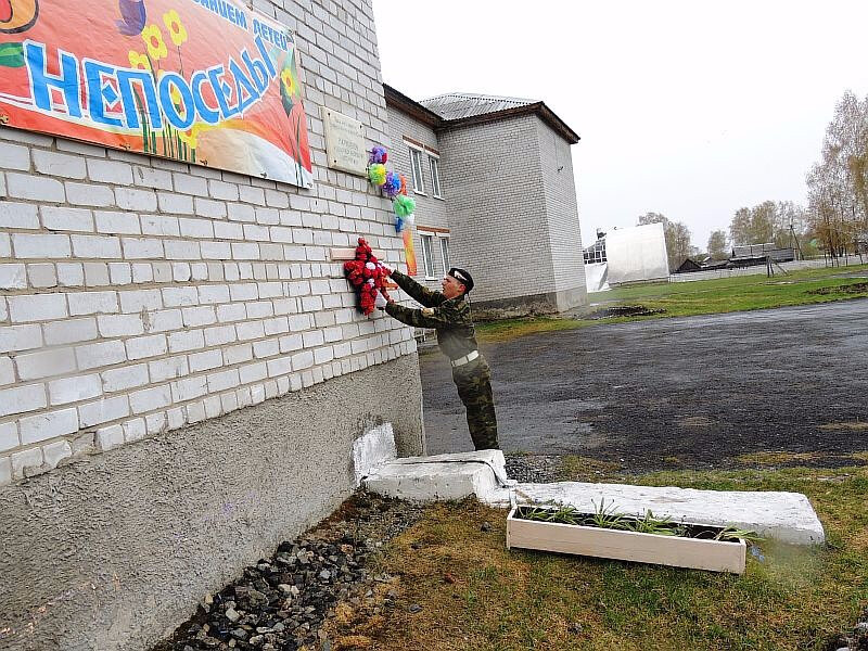 Anıt levhası, anıt taş Кавалеру орденов Славы трех степеней Парминову А.А., Tümen (Tiumenskaya) oblastı, foto