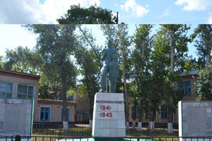 Воинам Великой Отечественной войны 1941-1945 гг. (Orenburg Region, Totskiy rayon, posyolok Sverdlovo), anıt, heykel  Orenburgskaya oblastından