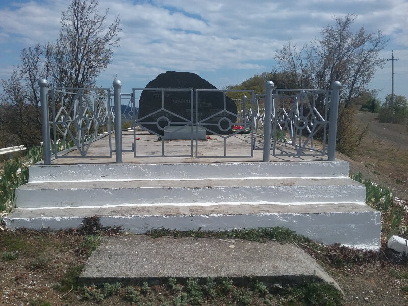 Anıt, heykel Братская могила советских воинов, Kırım Cumhuriyeti, foto