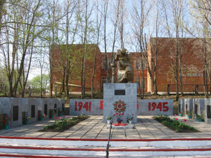 Погибшим землякам (Udmurtian Republic, Sarapulskiy rayon, selo Shevyryalovo), anıt, heykel  Udmurtiya'dan