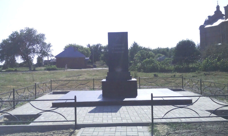 Anıt, heykel Братская могила № 355, Voronejskaya oblastı, foto