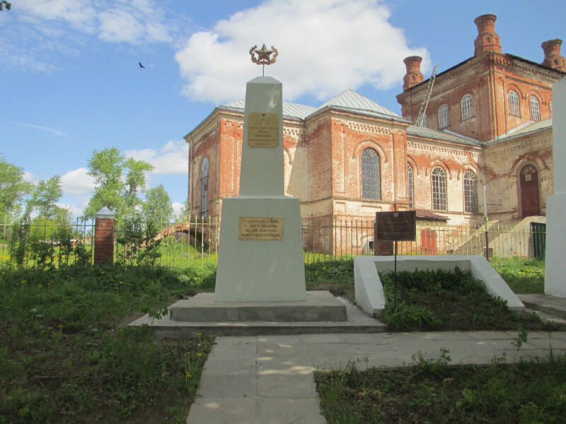 Anıt, heykel Герою Советского Союза С.М. Стрелкову, погибшему в 1945 году, Udmurtiya, foto